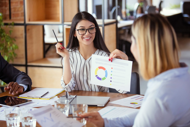 How to Conduct Effective Performance Evaluations: A Step-by-Step Guide